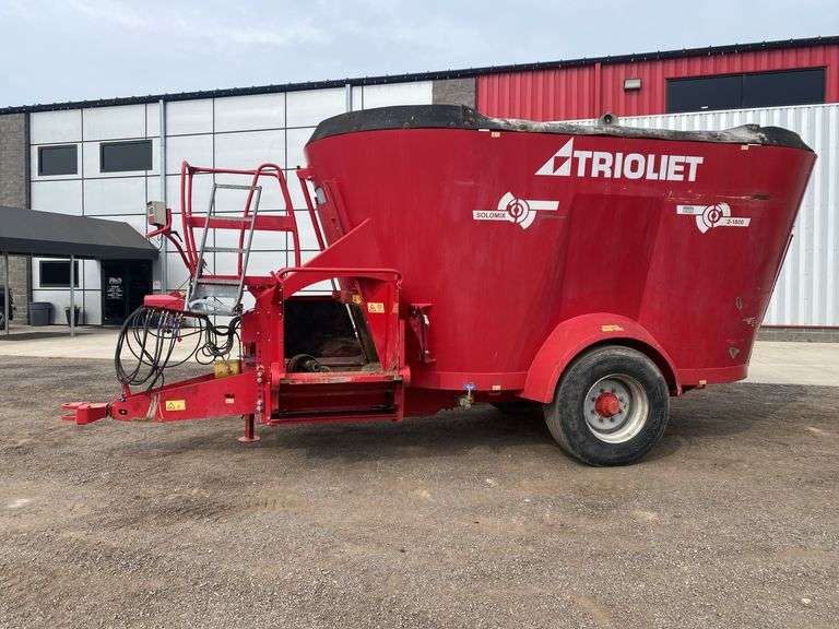 Triolet 2-1800 TMR Vertical Feed Mixer - RES Auction Services