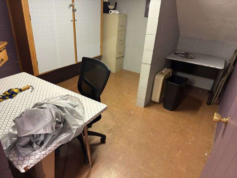 Contents Of Room 213 - RES Auction Services