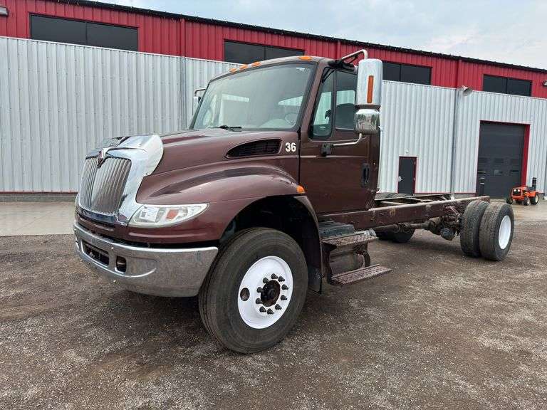 2005 International 4400 - RES Auction Services