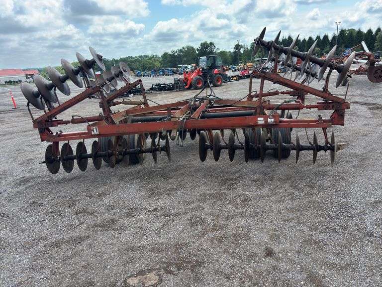 International 475 21' Disc - RES Auction Services