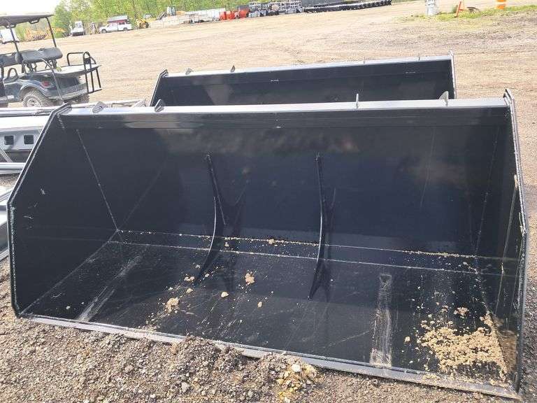 Oversized QT Light Material Bucket - RES Auction Services