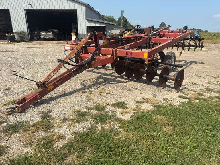 Landol Weatherproofer II 2200 12' 4-Shank Disc Ripper - RES Auction ...