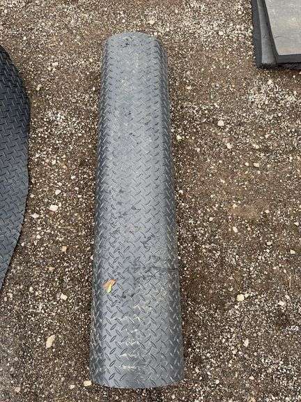 8’ diamond tread padded rubber mat - RES Auction Services