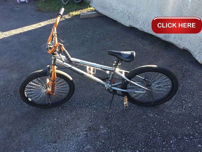 Avigo Nighthawk BMX Bicycle - Rideau Auctions