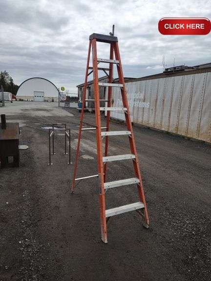 8' orange fiberglass step ladder - Rideau Auctions