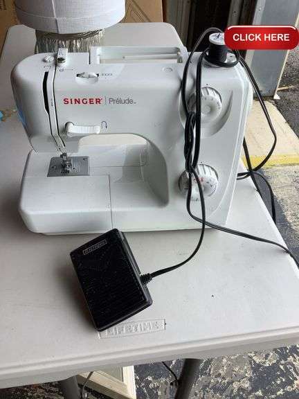 Singer Model 8280 Sewing Machine - Rideau Auctions