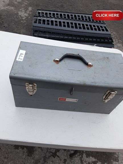 Craftsman Grey toolbox with tray - Rideau Auctions