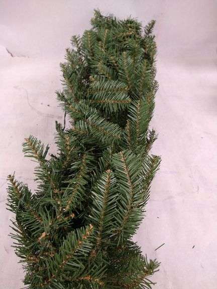 Christopher Knight Home 9' Pre-Lit Christmas Garland, Battery Operated ...