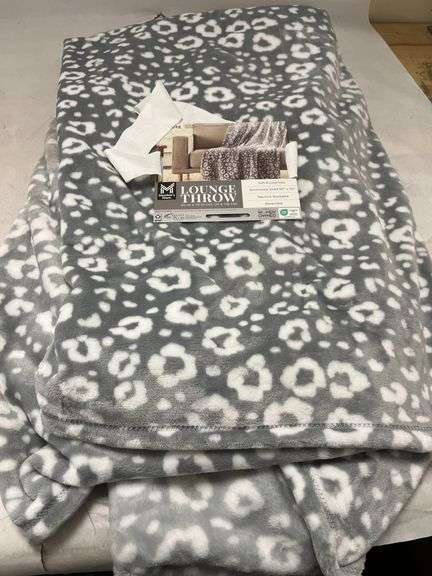 Lounge Throw, Like New/Open Box - Rio Grande Trade