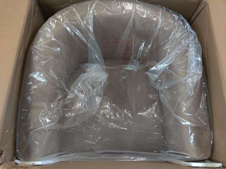 Meridian Furniture Dining Chair, Contains Defect | HEAVY - Rio Grande Trade