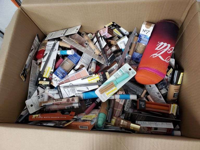Assorted Makeup Bundle, Large , Like New/Open Box - Rio Grande Trade