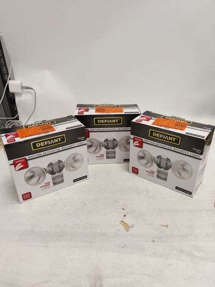 DEFIANT Motion-Activated Security Light Set , Visually Good Condition ...