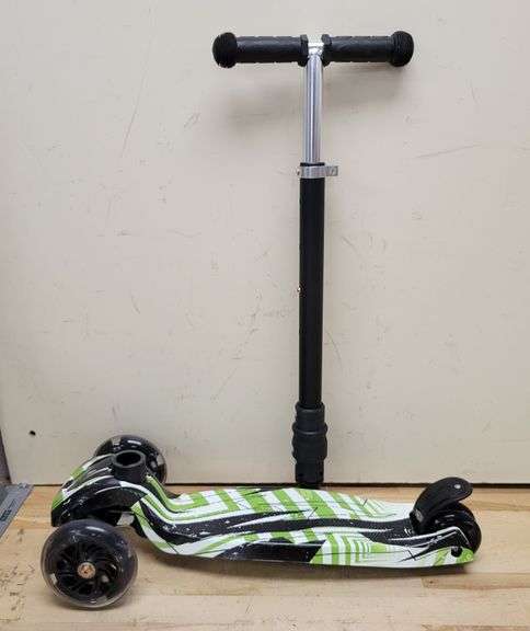 BOLD CUBE 3 Wheel Scooter | Open Box - Rio Grande Trade