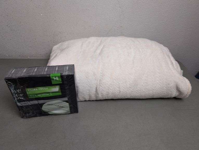 BUNDLE - Members Mark White Throw Soft Plush Blanket 60"L & Mens 12pk ...
