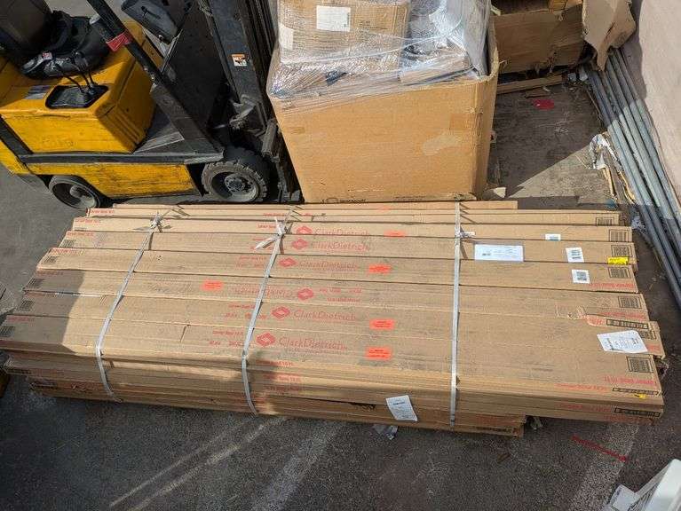 Pallet of ClarkDietrich Corner Bead 10ft(22) & 8ft(26), 1.25x1.25 ...