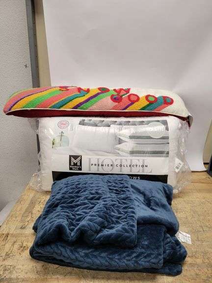 BUNDLE-MEMBERS MARK Hotel Bed Pillows, Queen, 20x30", 2pck & MEMBERS ...