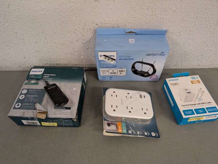 Tv Antenna, Extension cord, charger and wall expander. [Lot of 4 ...