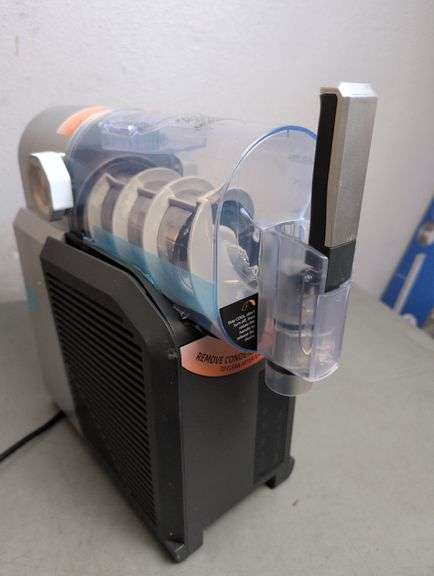 MAD HHORNETS - 2L Slushy Machine No-Ice Frozen Drink Plug-In | Open Box ...