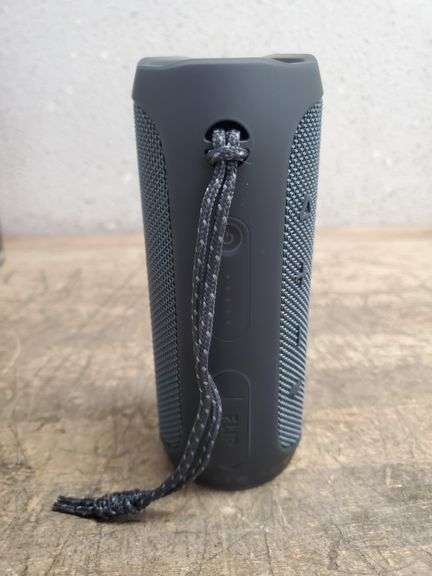 JBL Flip Essential 2 Bluetooth Speaker | Like New | (See Condition ...