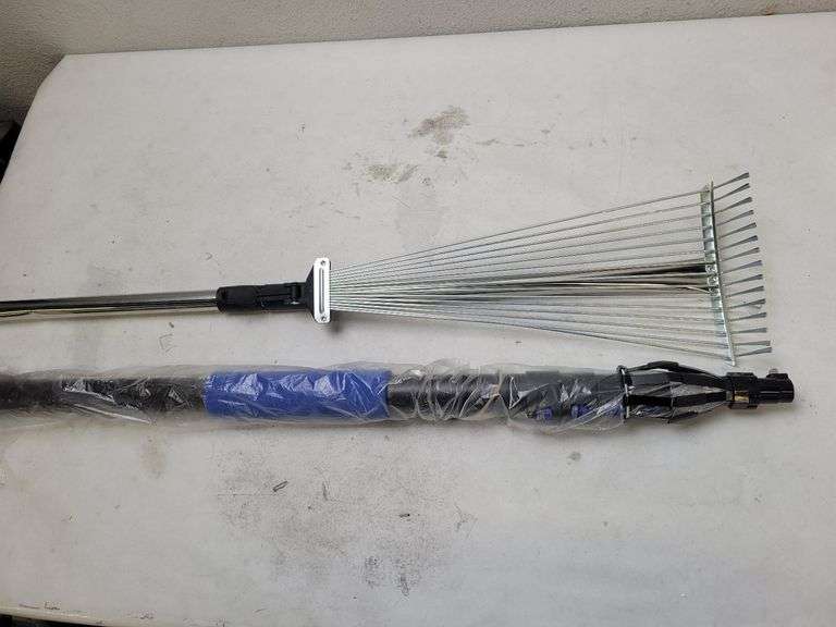 Rake/Light Bulb Changer Bundle | Like New - Rio Grande Trade