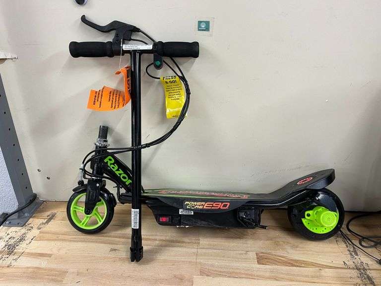 RAZOR E90 Electric Scooter | Open Box | (See Condition Notes) - Rio ...