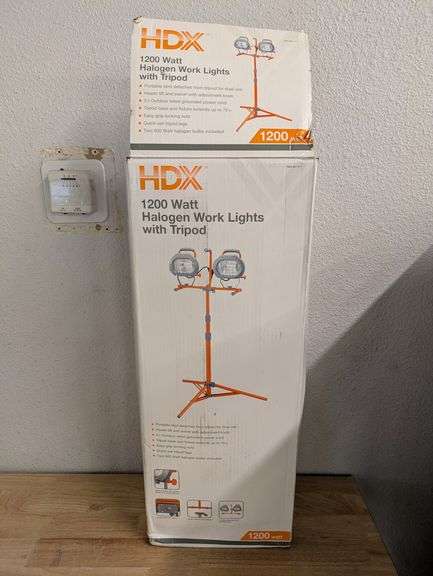 HDX 1200-Watt Halogen Tripod Work Light | Damaged | (See Condition ...