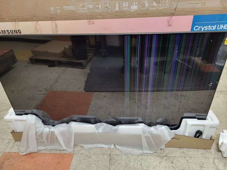 SAMSUNG 70" Class DU7200 Series 4K Smart TV, BROKEN SCREEN | Damaged ...