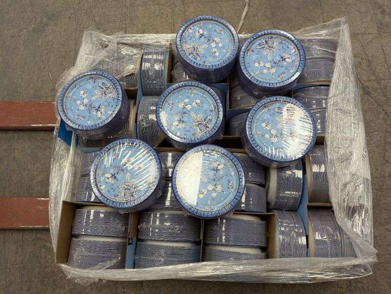 Pallet Of Members Mark Disposable Plates | Like New - Rio Grande Trade