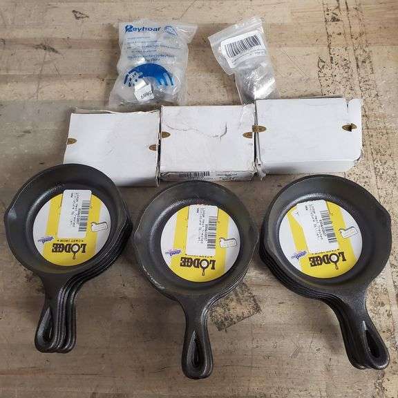 Lodge Mini Cast Iron Skillets 15 Count | Open Box | (See Condition ...