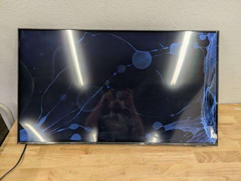 Bundle: 3 Broken 43" Samsung TVs | Damaged | (See Condition Notes ...