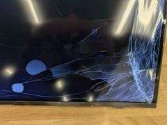 Bundle: 3 Broken 43" Samsung TVs | Damaged | (See Condition Notes ...