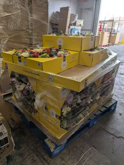 Pallet Of Members Mark Floral Wreaths | Open Box - Rio Grande Trade