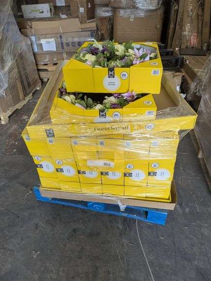 Pallet Of Members Mark Floral Wreaths | Open Box - Rio Grande Trade
