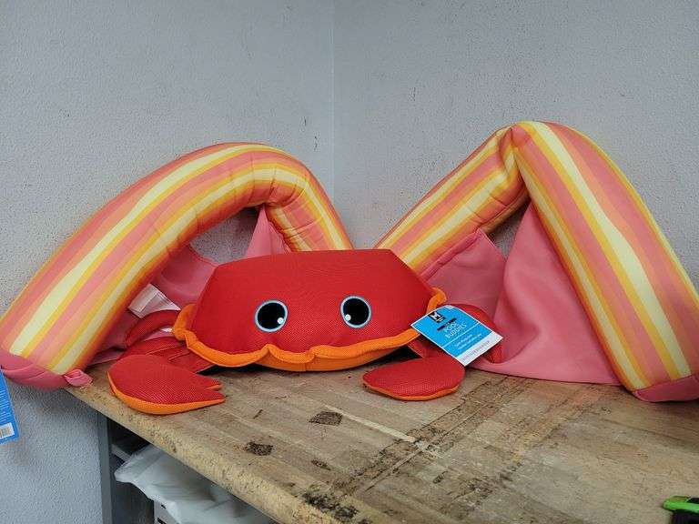 SUMMER BUNDLE - Member's Mark Crab Pool Buddy (22"x33"x8") & 2 Big Joe ...
