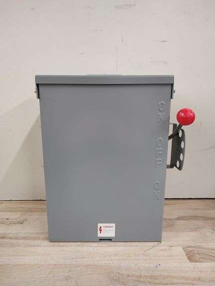 Indoor / Outdoor Safety Switch, 100A, 120 / 240 VAC | Open Box - Rio ...