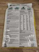 MEMBER'S MARK Weed & Feed Lawn Fertilizer & Weed Control, 45.6lbs ...
