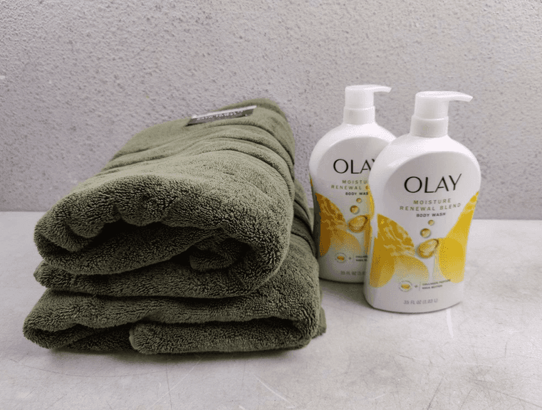 OLAY Moisture Renewal Body Wash Set of 2 & MEMBERS MARK Bath Towels Set ...