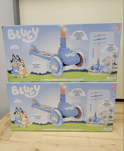 Bluey 3-Wheel Light-Up Scooter Set Of 2 | Like New - Rio Grande Trade