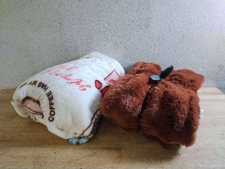 MEMBERS MARK Hotel Collection Luxury Faux Fur Throw, 60"x70" & Gilmer ...