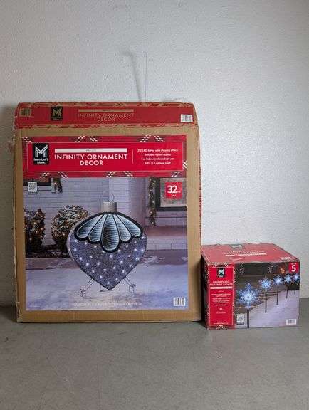MEMBER'S MARK Pre-Lit Infinity Ornament Deco. 32" / MEMBER'S MARK ...