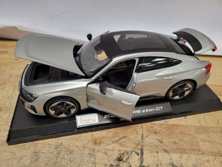MAISTO Special Edition *1/18 Scale 2022 Audi RS e-tron GT Model Car ...