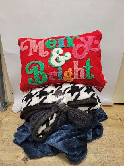 COMFORT BUNDLE- MEMBERS MARK Oversized Blanket, 106x94" & MEMBERS MARK ...