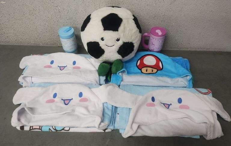Kids Bundle: Sanrio Cinnamon Roll Hooded Towels, 1 Mario Hooded Towel ...