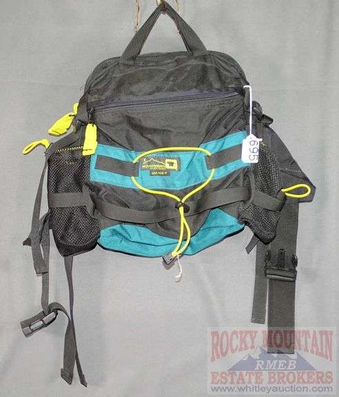 Mountainsmith Day Pack with lots of compartments & water bottle pockets ...