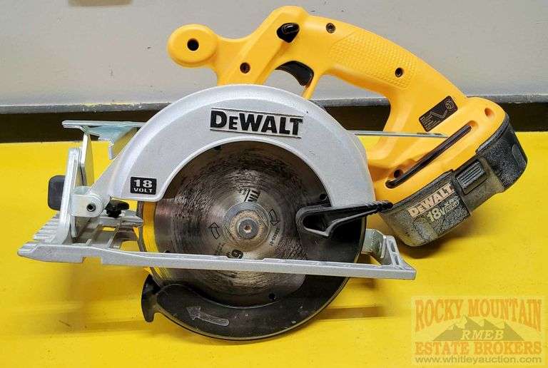 DeWalt 18 volt DC390 6.5" circular saw w/ one battery, charger & case ...