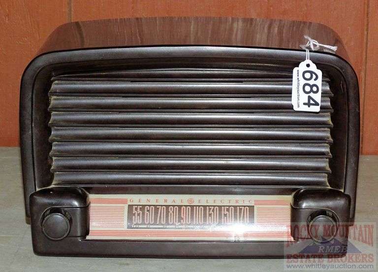Neat Vintage Art Deco General Electric tube type radio with nice ...