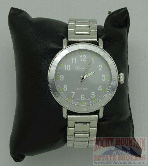 New Geneva Men's Quartz Silver Tone Watch with Grey Dial. This is a ...
