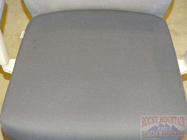 Cherryman Modern Style Roll-Around Adjustable Grey Office Chair W/ Mesh ...