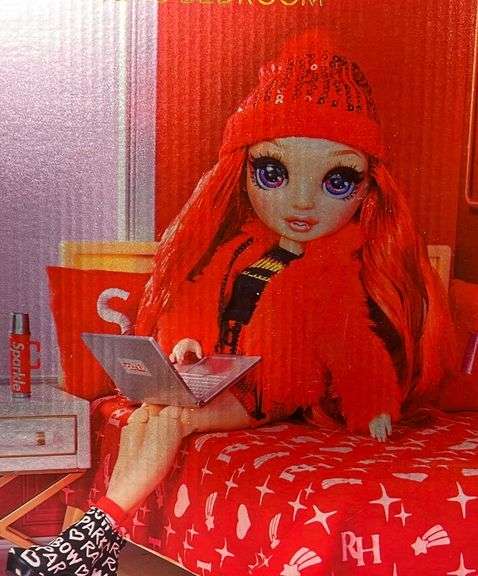 New Rainbow High "Ruby" Dorm Room Playset. Includes bed, bedspread, pillows, night stand & more ...