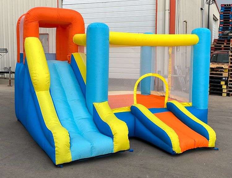 Like New Wonder Hoops Inflatable Bounce House. This comes with a blower ...